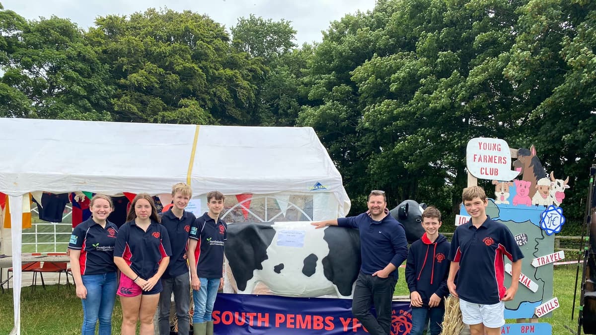 ‘Fab’ show at Lamphey | pembroke-today.co.uk