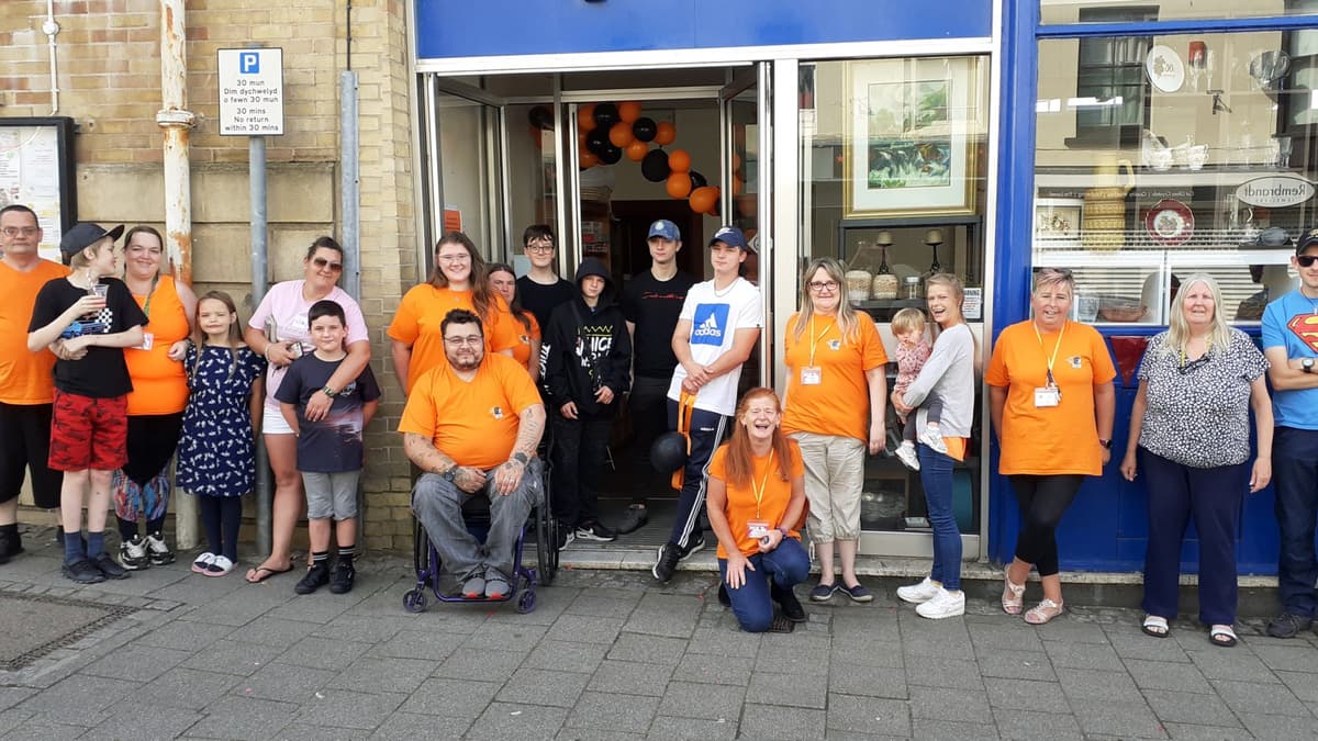 Dezza's Cabin opens new Pembroke Dock shop | pembroke-today.co.uk