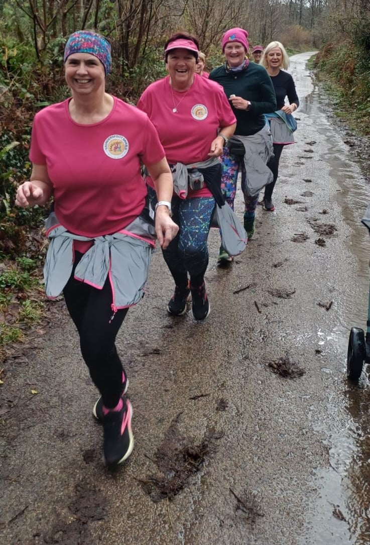 Community spirit shines at Saundersfoot Runners’ fourth Food Bank Run ...